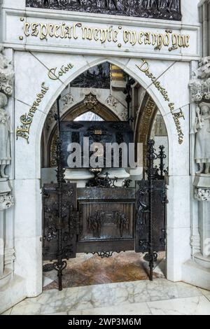 Christopher Columbus Tomb inside of Columbus Lighthouse, Santo Domingo ...
