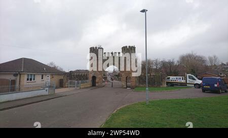 Robert Smillie Memorial Park Gates, Originally an entrance to Broomhill ...