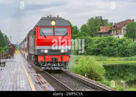 Passenger train approaches to the platform Stock Photo - Alamy