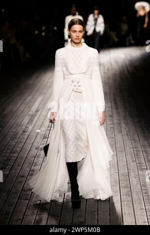 Paris, France. 05th Mar, 2025. Model Libby Taverner walks on the runway ...