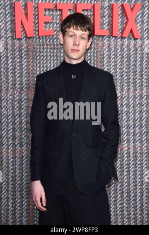 Josh Finan bei der Premiere der Netflix-Serie The Gentlemen im Theatre ...