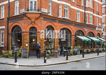Comptoir Cafe & Wine Bar on the corner of Weighhouse Street and Gilbert ...