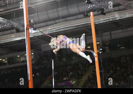 Molly Caudery jumps in the WomenÕs Pole Vault final before eventually ...