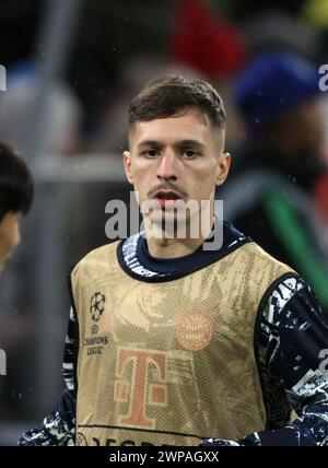Bryan Zaragoza of Bayern Muenchen r MUNICH, GERMANY - MARCH 05: UEFA ...
