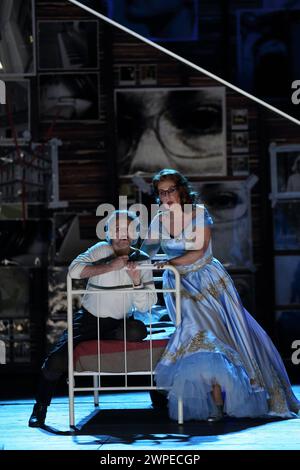 Doris Soffel als Gräfin und Martin Muehle als Hermann während der ...