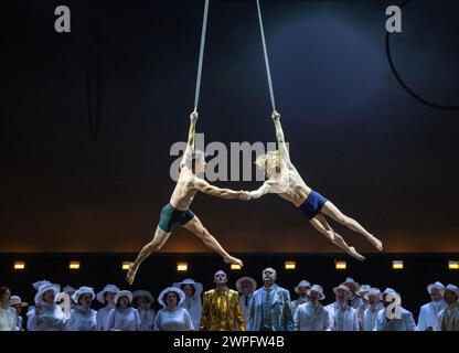l-r: Antony Cesar (Tadzio), Riccardo Saggese (Jaschiu) in DEATH IN ...
