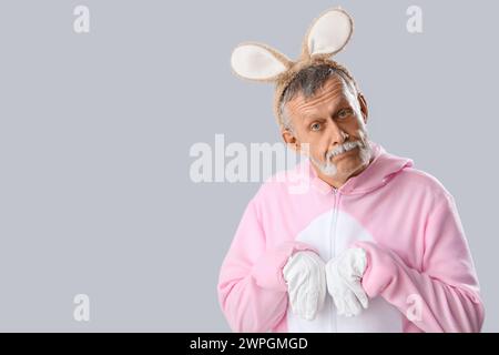 Grey bunny rabbit in old boot Stock Photo - Alamy