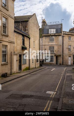 A quiet back street in Bath, Somerset, UK Stock Photo - Alamy
