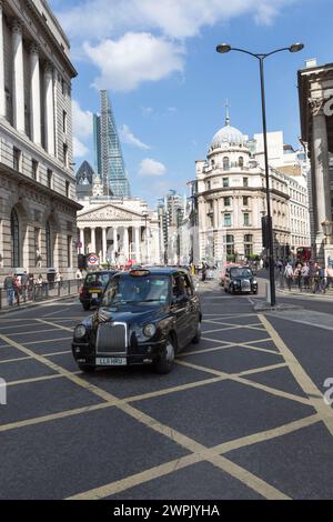 UK, London, view down Threadneedle Street towards the Royal Exchange ...