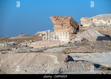 Road trough the desert Riyadh-Mecca highway in Saudi Arabia Stock Photo ...