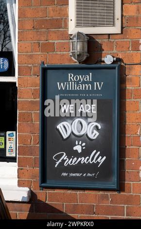 The Royal William IV pub on on Brayford Wharf, Brayford Pool, Lincoln ...