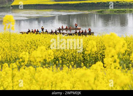 Tourists enjoy rapeseed flowers in Yuleiping Village, Yulei Township ...