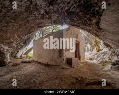 Chapel of Panagia Sarantaskaliotissa at the entrance to The Cave of ...