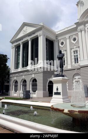 Singapore, the Raffles Hotel, one of the world's most beautiful Palaces ...