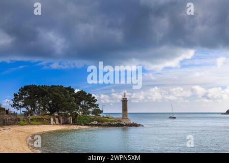 Phare Le Coq, Benodet, Finistere Stock Photo - Alamy