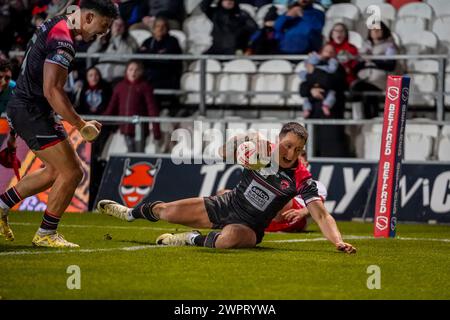 DEON CROSS scoring his first try of the night. St Helens Vs Salford Red ...