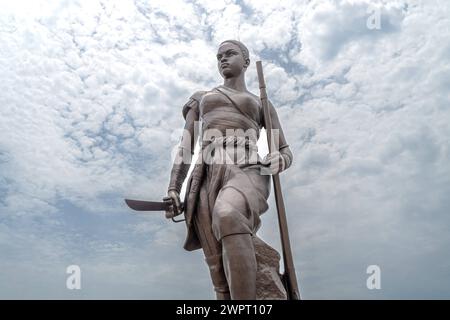 Monument Amazone Benin, Cotonou März 2024: Seit mitte 2022 steht das ...