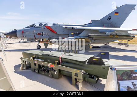 Taurus weapon system, air-to-ground cruise missile of the Bundeswehr ...