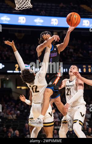 Florida guard Walter Clayton Jr. (1) attempts a three-point shot during ...