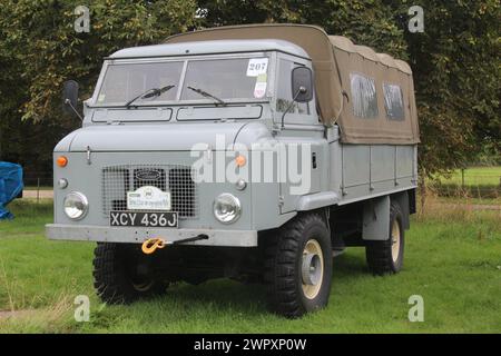 LAND ROVER DEFENDER SERIES 2 FORWARD CONTROL Stock Photo - Alamy