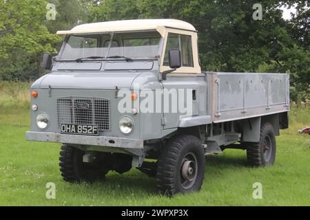 LAND ROVER DEFENDER SERIES 2 FORWARD CONTROL Stock Photo - Alamy