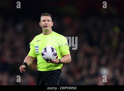 Referee Robert Jones during an Emirates Cup match at Emirates Stadium ...