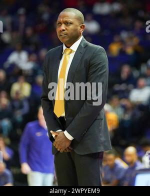 Missouri head coach Dennis Gates speaks during the first half of an ...