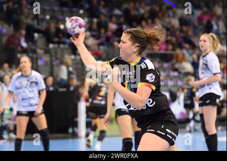 Marie Steffen (VfL Oldenburg, #14) im Torwurf GER, HSG Blomberg-Lippe ...