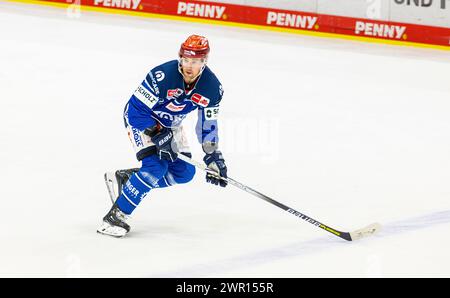 Tyson Spink (Schwenningen Wild Wings, #96) Simon Karlsson (Dresden Ice ...