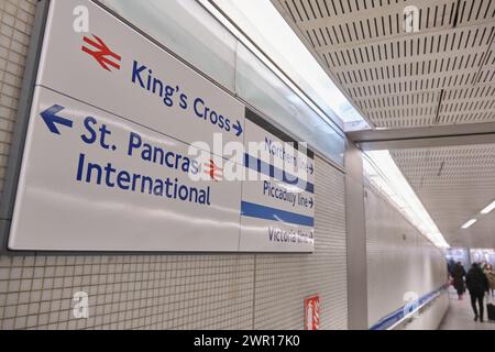 Underground passage and ticket hall between King's Cross and Saint ...
