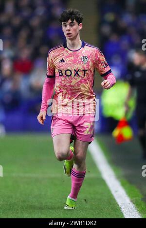 Leeds United midfielder Archie Gray (22) warm up during the Sheffield ...