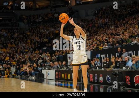 Iowa guard Taylor McCabe (2) shoots the ball during an NCAA college ...