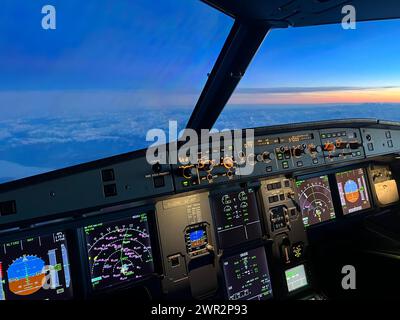 Airbus a320 cockpit in flight Stock Photo - Alamy