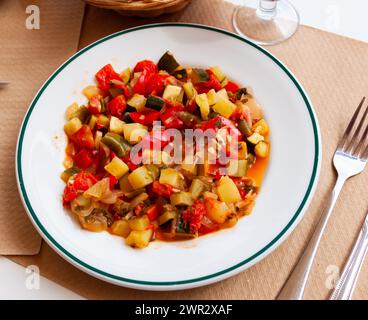 Platter of stewed vegetables - bell pepper, zucchini Stock Photo - Alamy