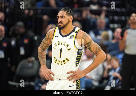 Indiana Pacers forward Obi Toppin (1) plays against the Cleveland ...