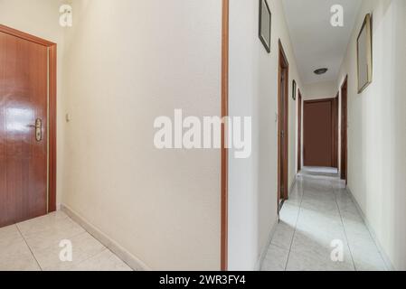 Distributor hallways of a house with light stoneware floors and ...