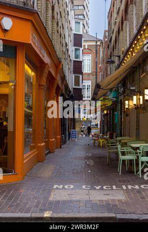 London victorian alley Street Stock Photo - Alamy