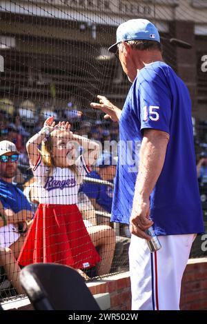 Texas Rangers head coach Bruce Bochy (15) spends time with his family ...