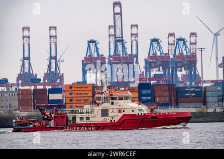 Hamburg, Elbe, Hamburger Hafen , Feuerwehr Schiff - 31.12.2025 Hamburg ...
