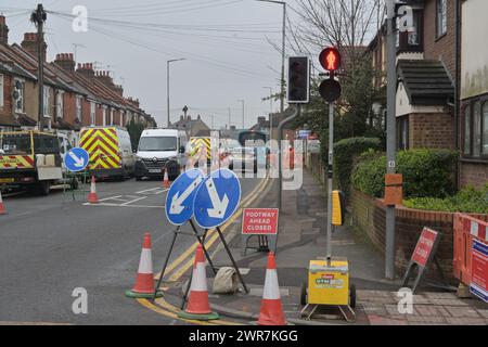 workmen install fibre optic to rid telephone lines in Whippendell Road ...