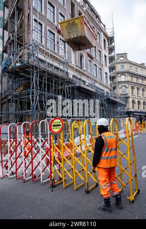 Covent Garden, London, UK. 6th Nov 2022. UK Weather: heavy rain in ...