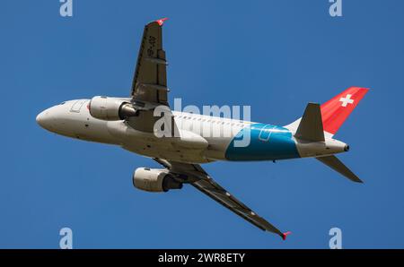 Ein Airbus A319-112 von der Schweizer Fluggesellschaft Chair Airlines ...