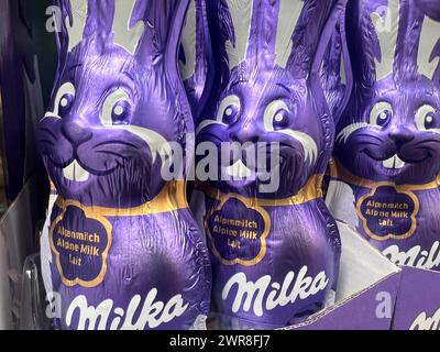 Osterhasen von Milka Ostern Schokolade *** Easter Bunny from Milka ...