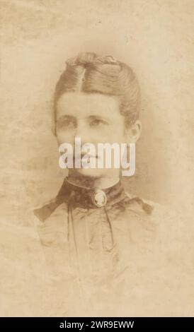 Portrait of a young woman, Friedrich Carel Hisgen, 1888 - 1891 ...