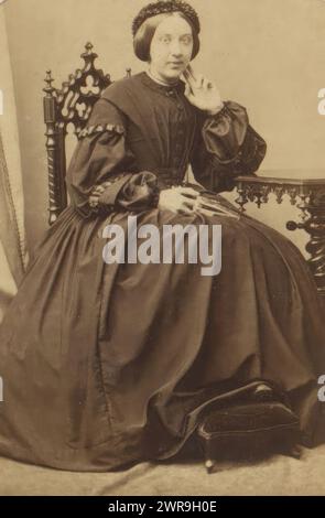 Portrait of a sitting young woman, Franz Wilhelm Deutmann, 1899 - 1904 Photograph. visit card ...