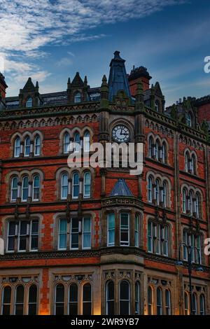 Victorian building facades in Leeds Stock Photo - Alamy