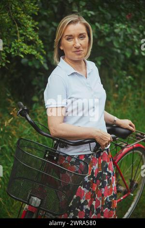 Stylish woman on a shopping tour in the city, carrying bought items in ...
