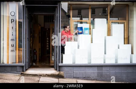 15/06/20 Non essential shops open for the first time in months in ...