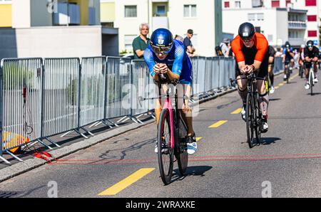 Die deutsche Triathletin Anne Reischmann ist auf ihrer ersten Runde auf ...