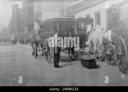 Horse-drawn hearses in front of funeral parlor, New York City Stock ...